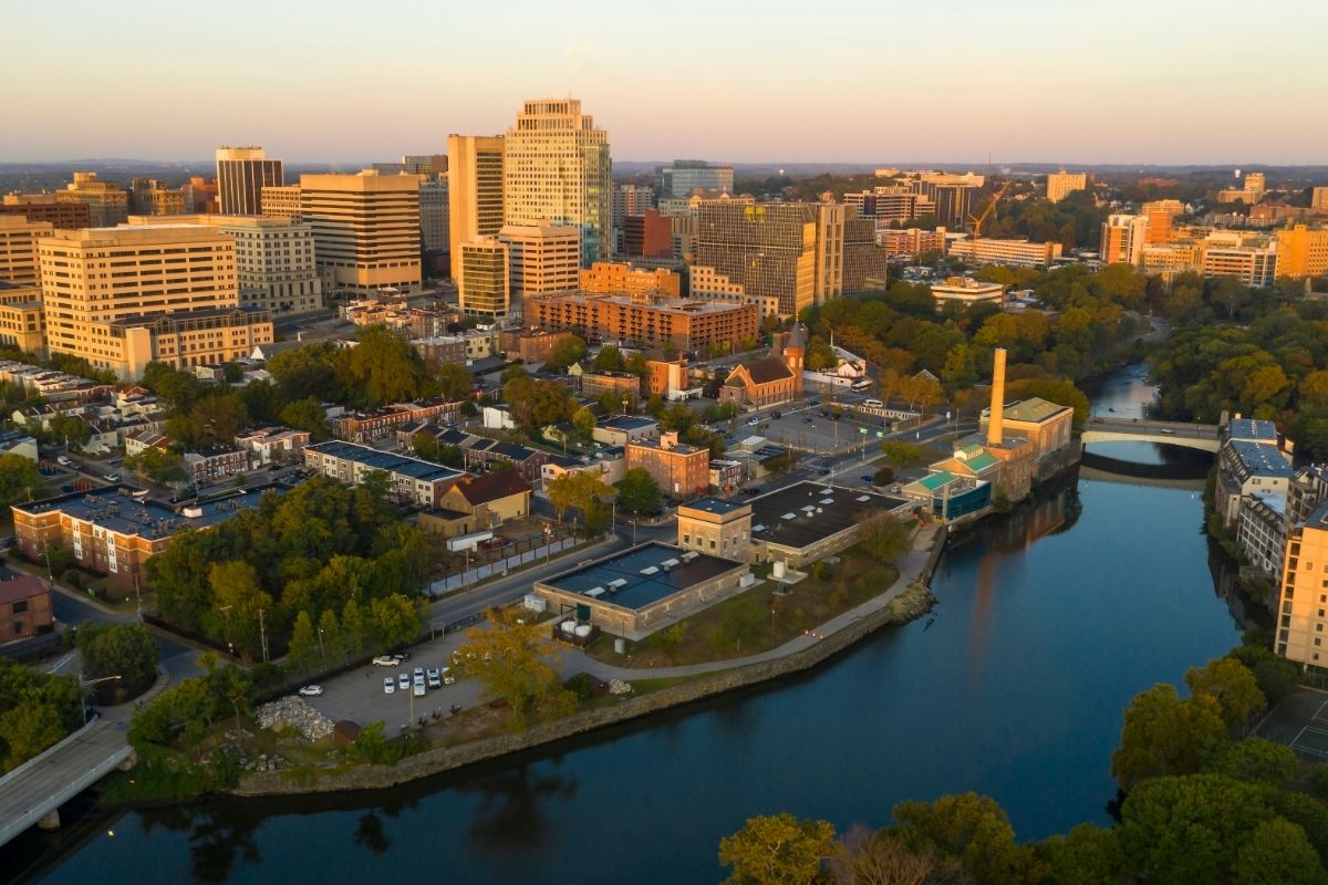 Recruit, Hire and Pay Employees in Delaware with Remote People