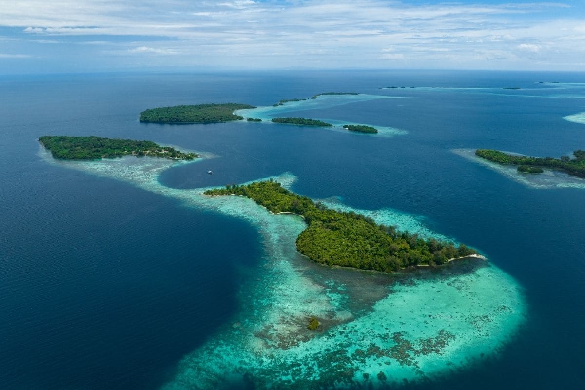 Recruit, Hire and Pay Employees in Solomon Islands with Remote People